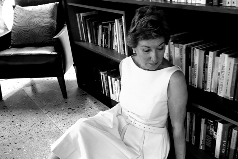 Em "Máscara para um Rosto Nu", Helena T. aborda expressões das emoções ...